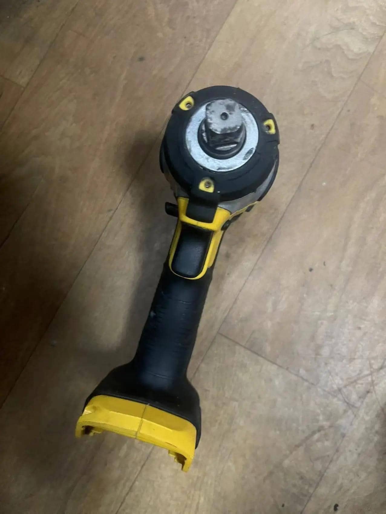 Dewalt dcf883 impact wrench store