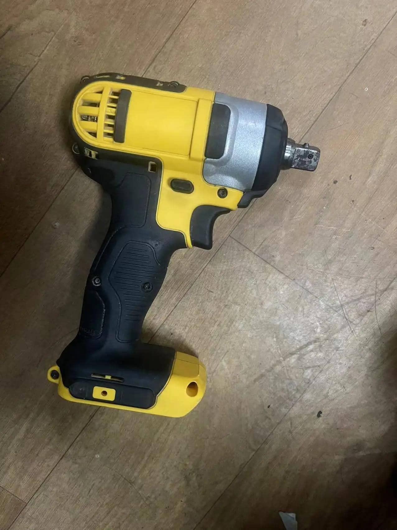 Dewalt dcf880b store